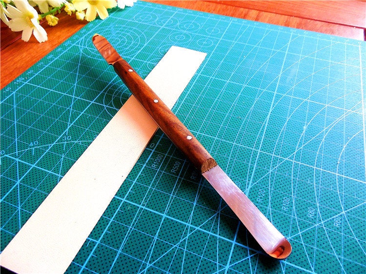 Leather Craft - Oil Sticks Side Oil Pen Wiping the Oil Rod Edge of the ...