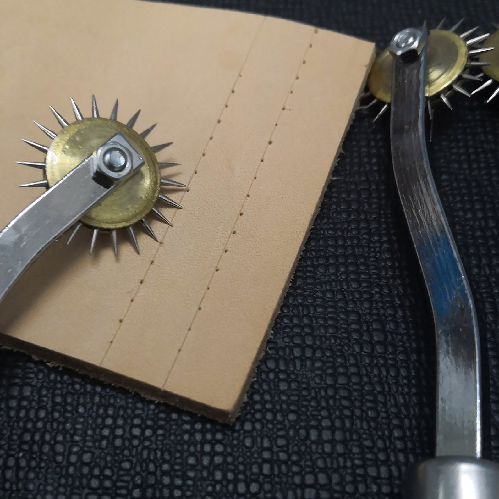 Leather Crafts Newly 4mm Pitch Overstitch Wheel Leather Stitch Space ...