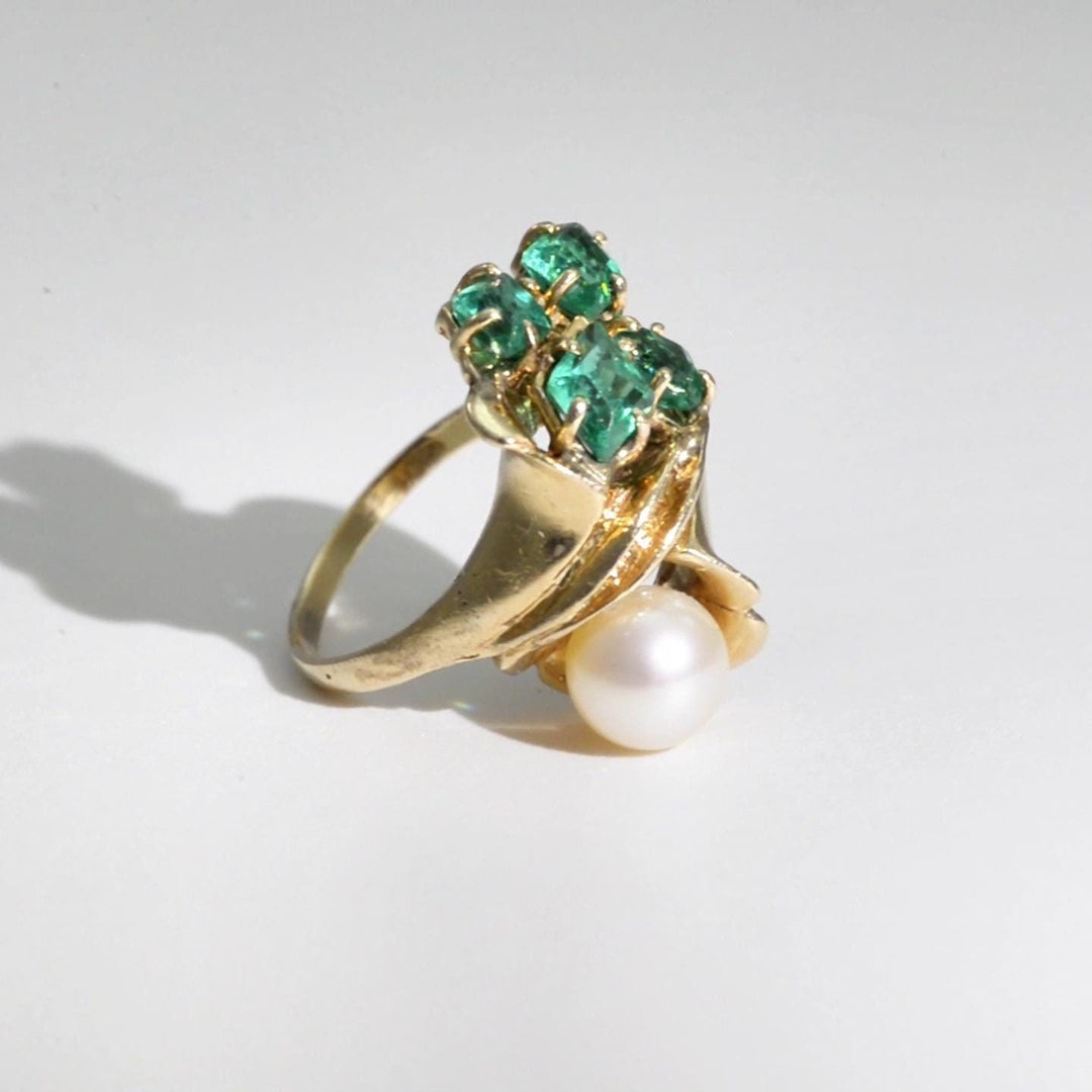 Columbian Lozenge Shape Emerald With Natural White Pearl Set in a ...