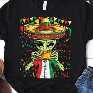 Alien Eating Taco / Taco Shirt / Taco Gifts / Cinco De Mayo / Taco ...