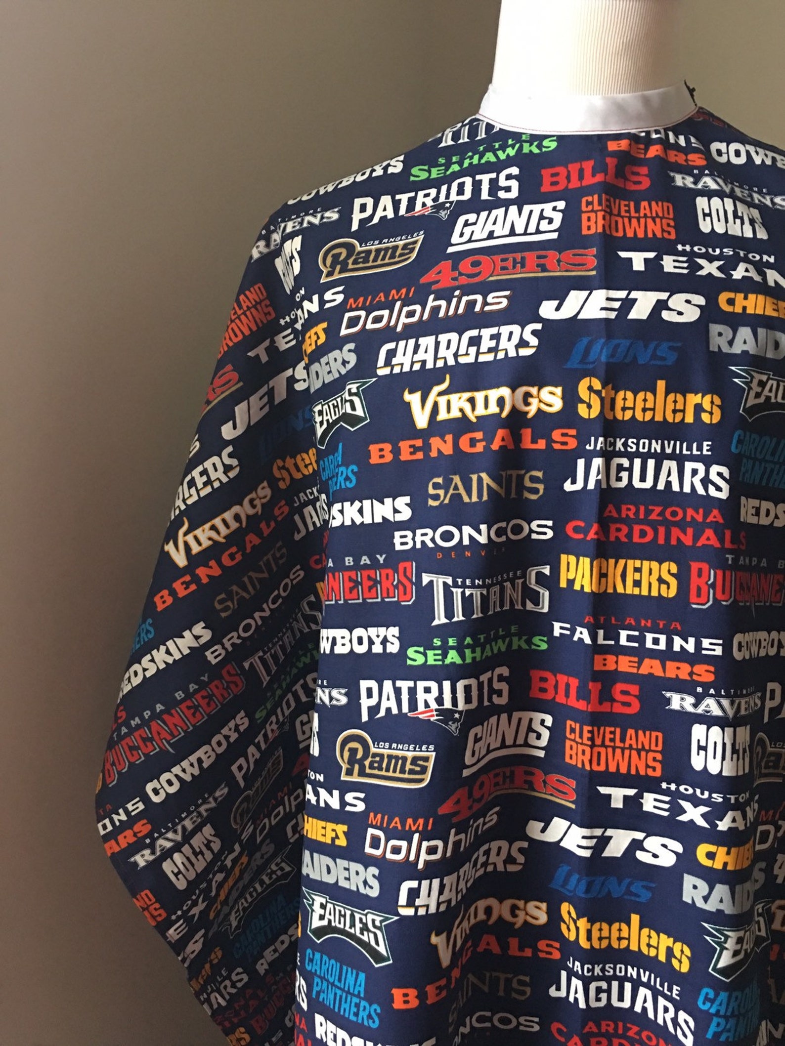 MLB NBA NFL Team Logo Barber Cape Baseball Basketball | Etsy