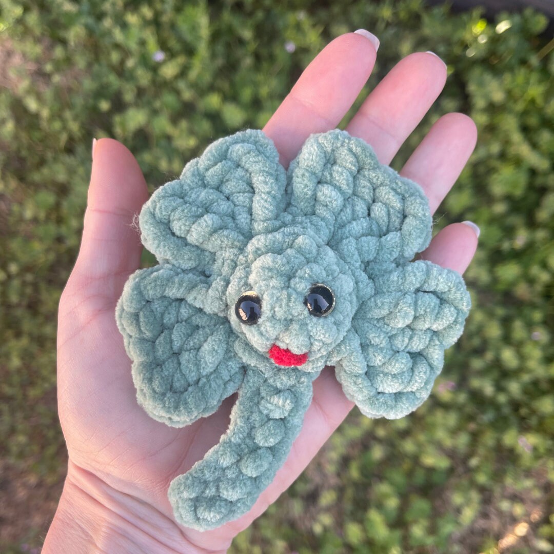 No Sew Clover Crochet Pattern, Cute DIY Crochet Clover Pattern, Crochet ...