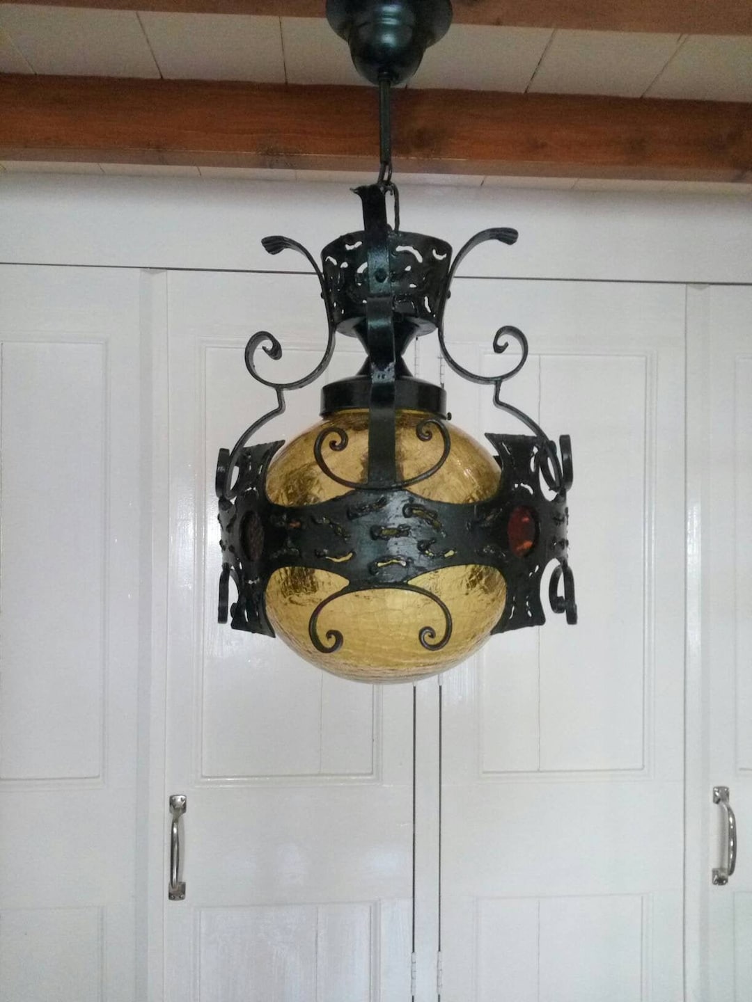 Elegant Wrought Iron Hanging Lamps for Timeless Home Lighting