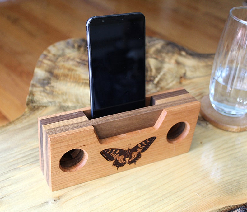 Wooden Cell Phone Amplifier ARTISANS' CHOICE engraved | Etsy