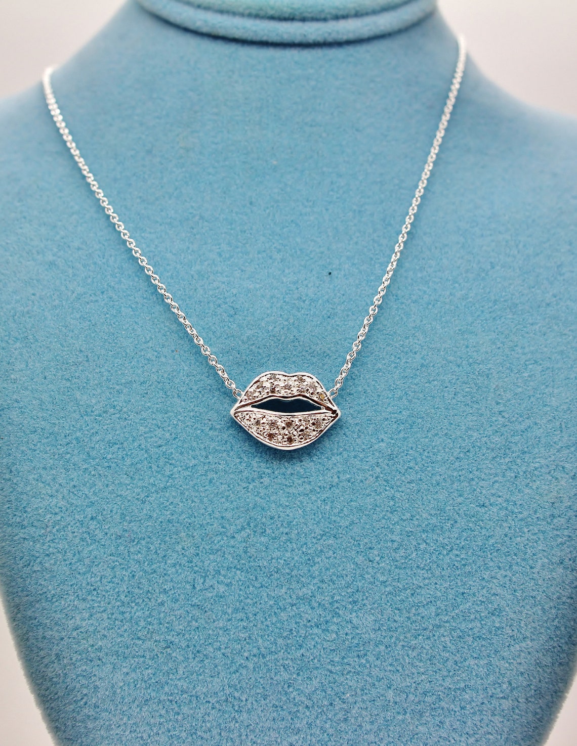 925 Sterling Silver White Diamond Kissing Lips Pendant - Etsy