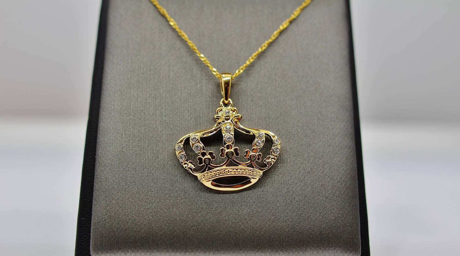 Sterling Silver Gold Queen's Crown Pendant Necklace. Best Holidays Gift ...