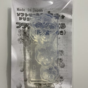 New 2021 3D Miniature Sakura Flower Silicone Mold (with Centre ...