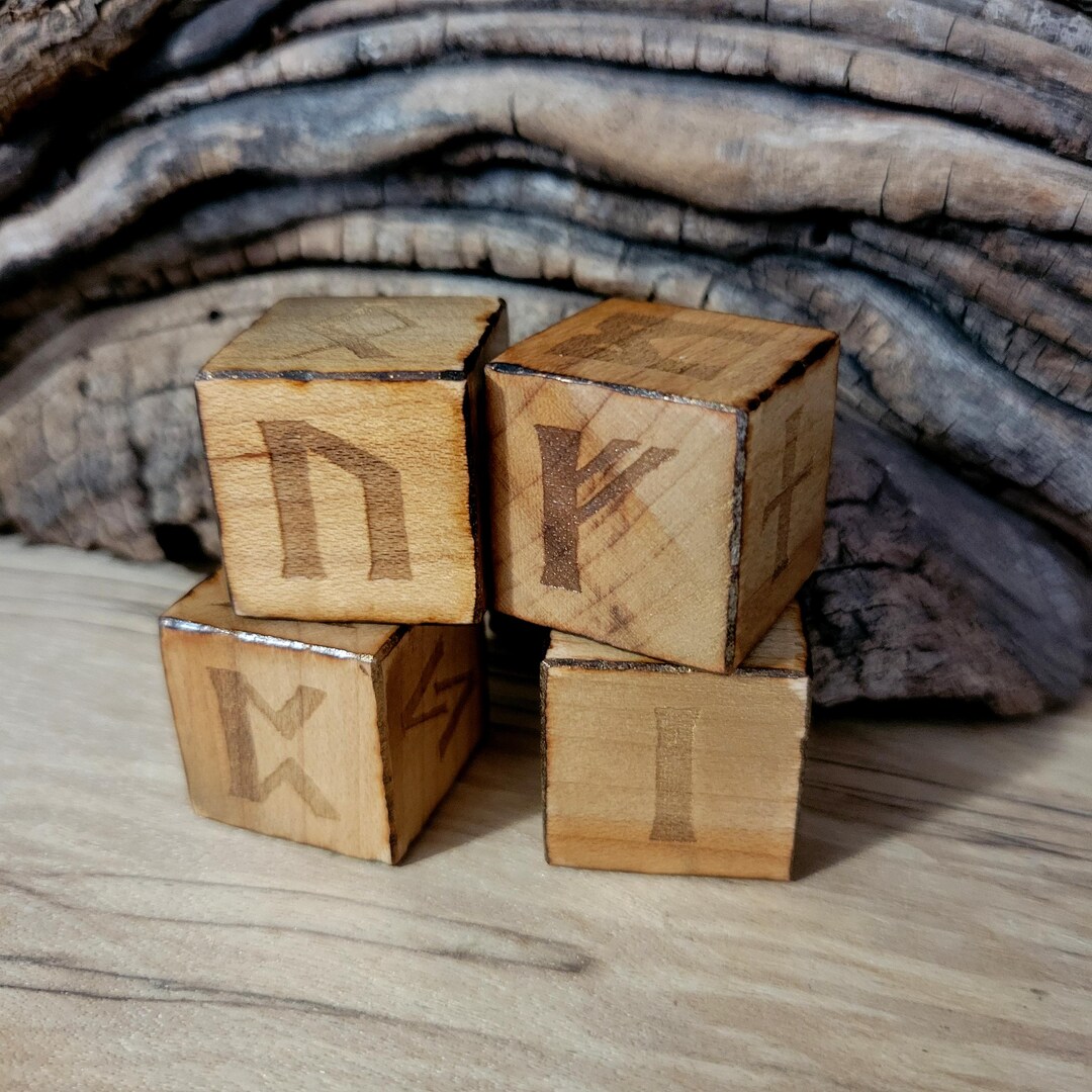 Maple Elder Futhark Rune Dice: VANIR - Etsy