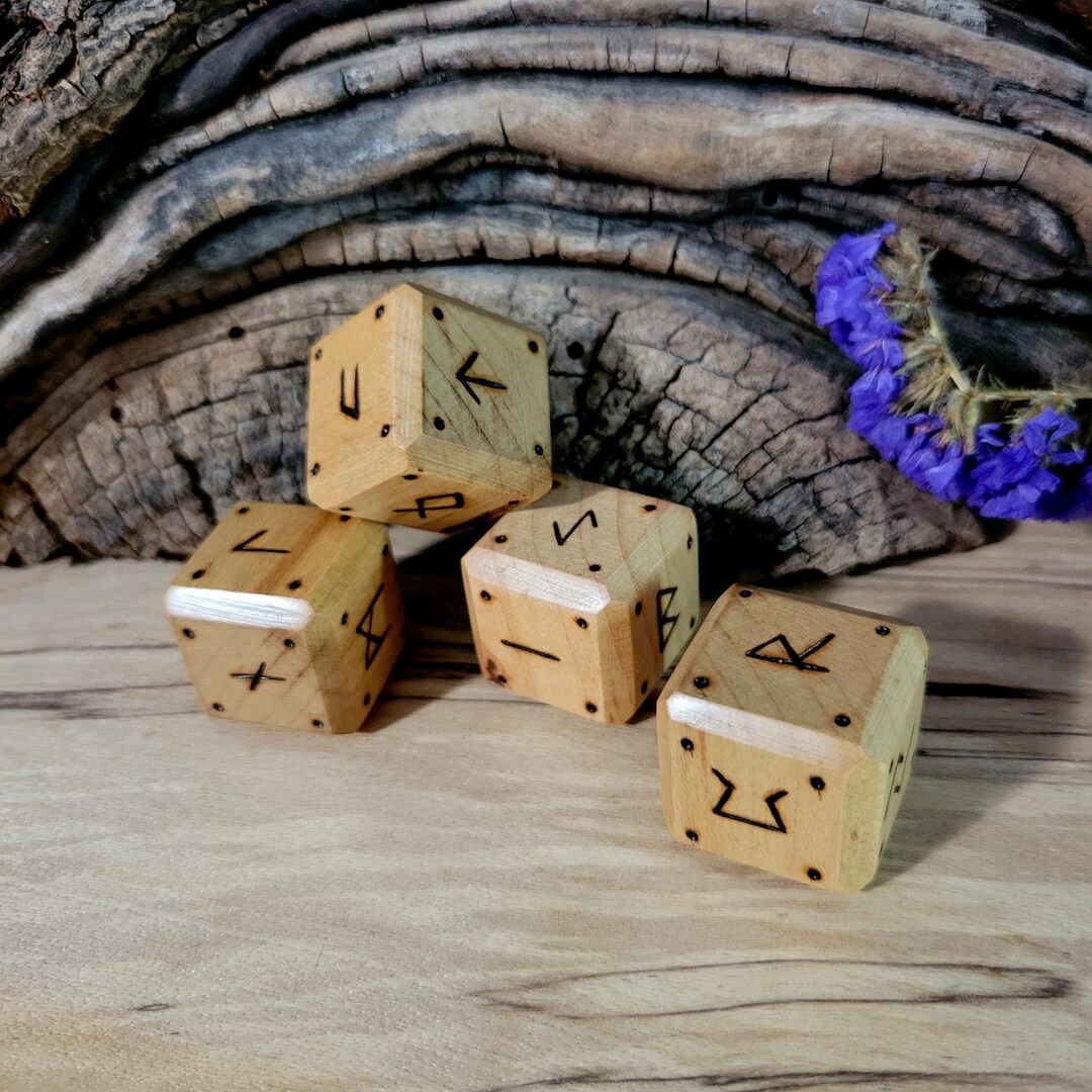 Maple Elder Futhark Rune Dice: YGGDRASIL - Etsy