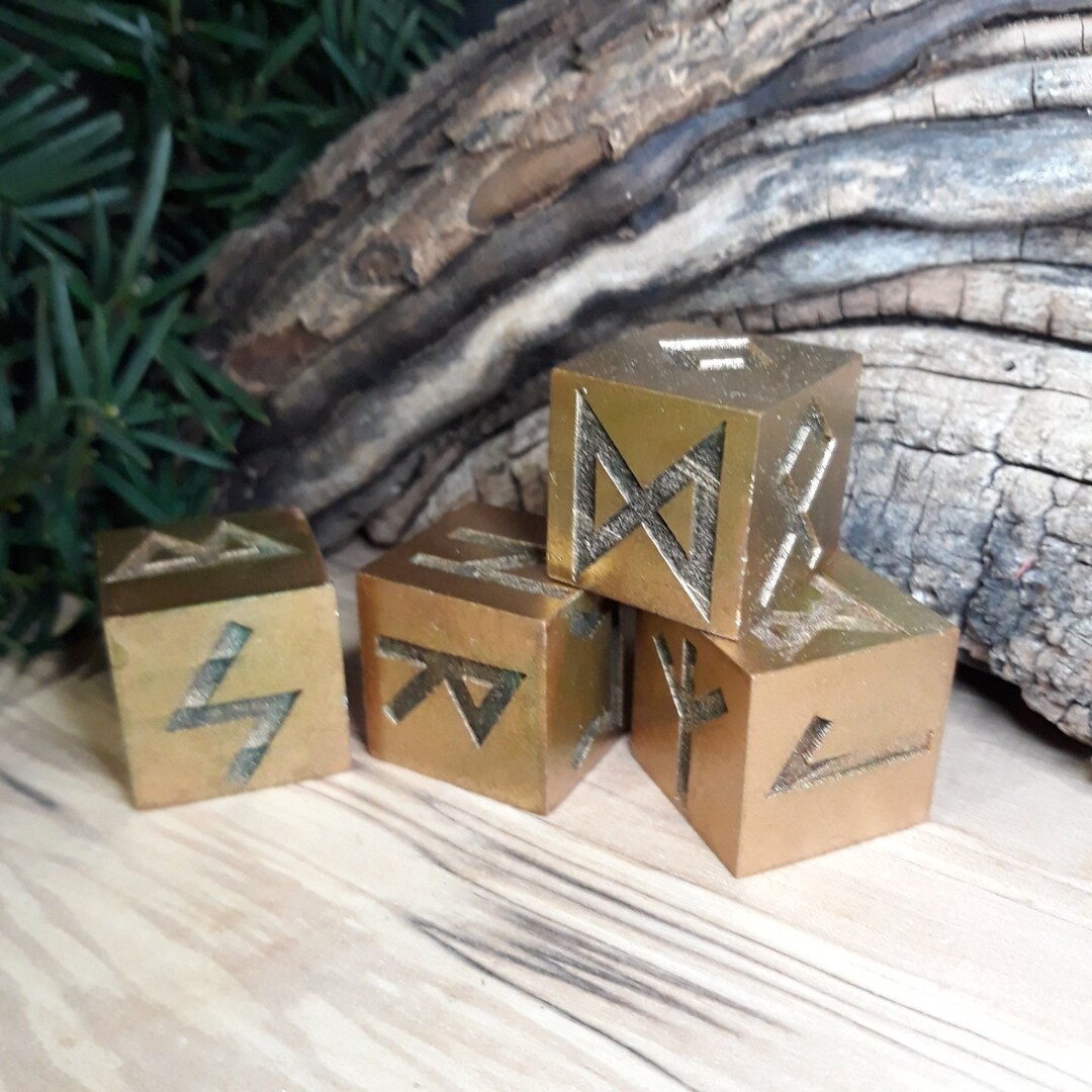 Beech Elder Futhark Rune Dice: ÆSIR - Etsy