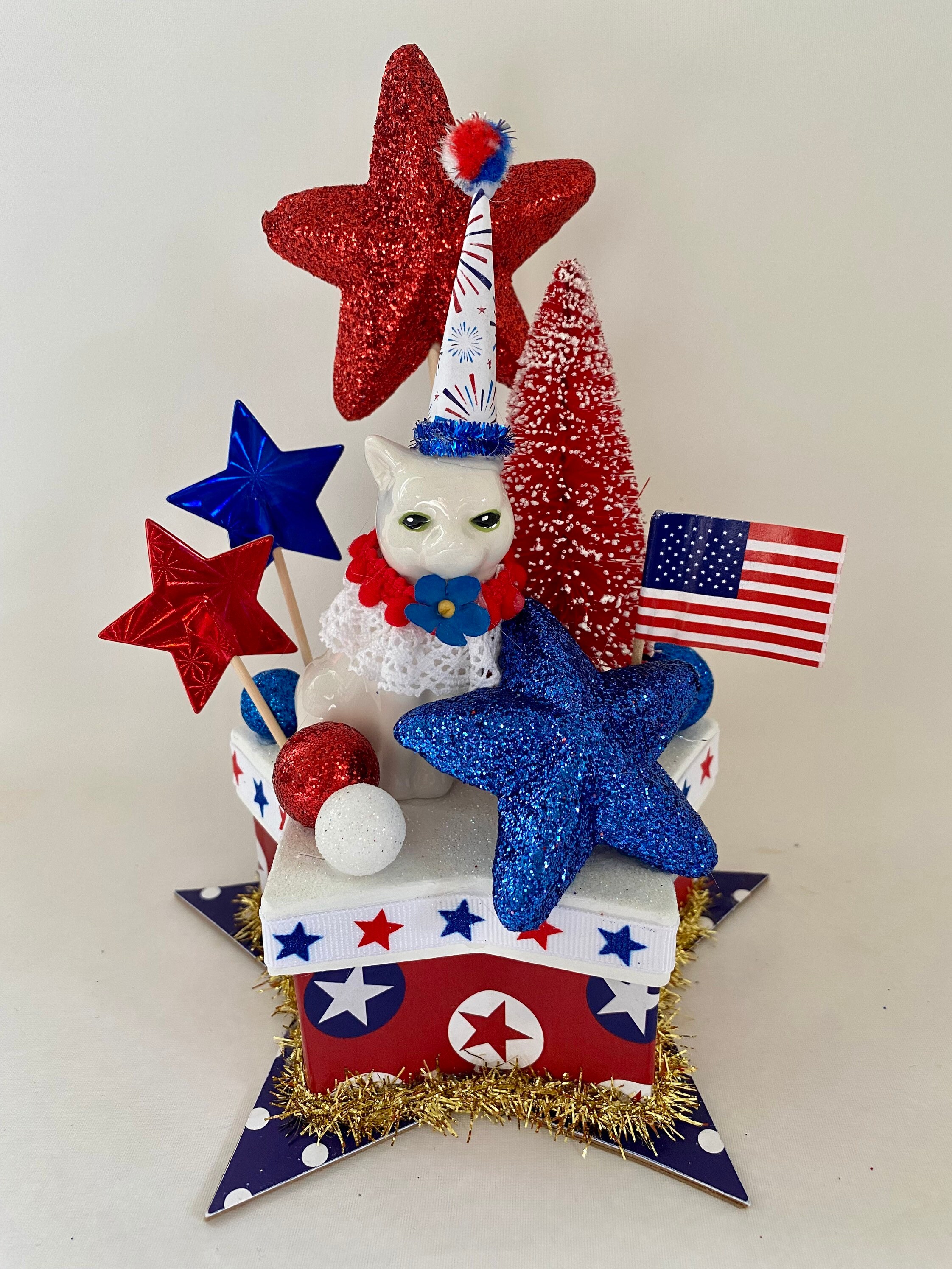 White Cat PATRIOTIC Assemblage OOAK Box Mixed Media Kitsch Retro 4th of ...