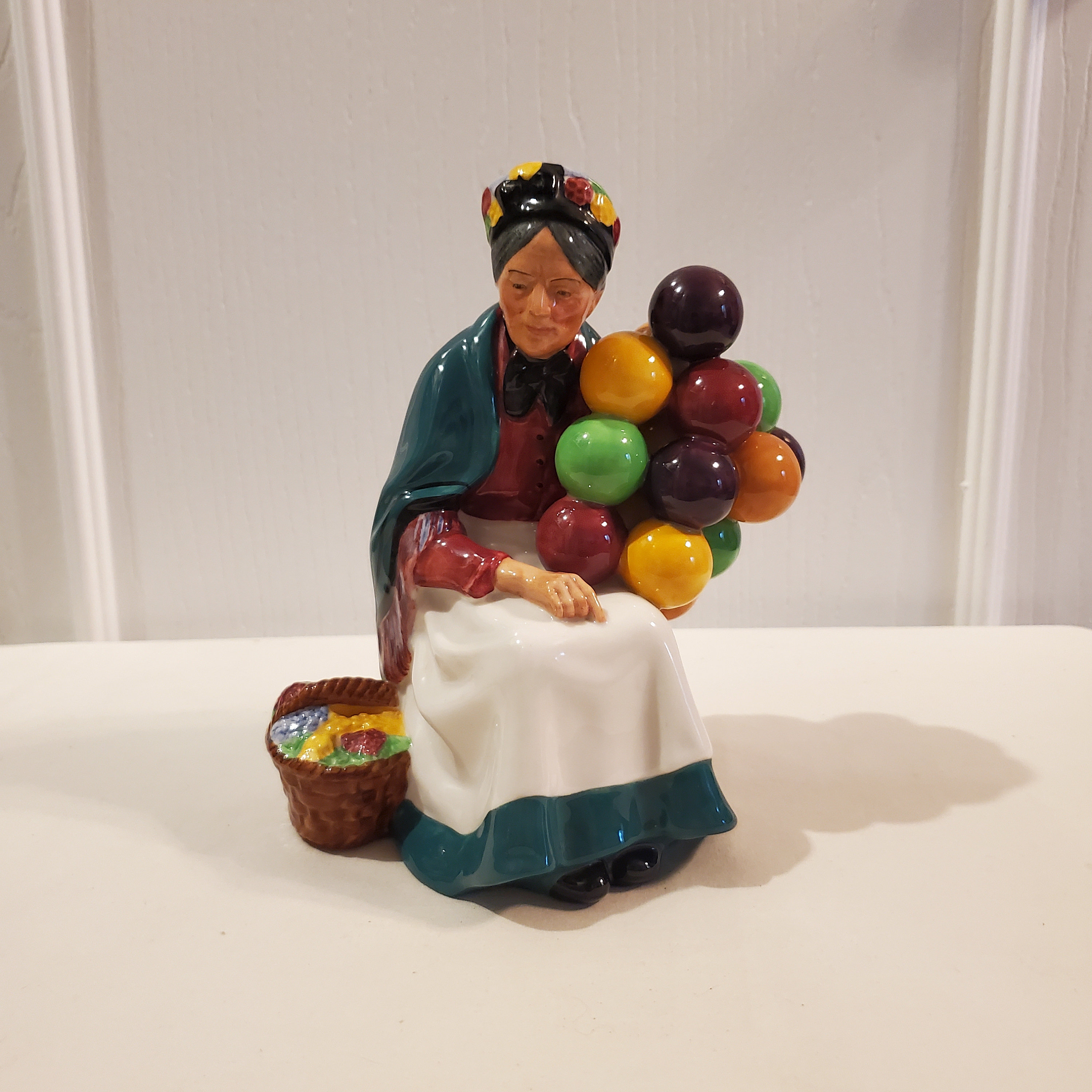 Royal Doulton the Old Balloon Seller #H.N. 1315 - 7 1/2 Royal Doulton the Old Balloon Seller #H.N. 1315 - 7 1/2