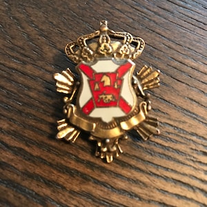 Vintage WW2 Brittish Metal. European Theater UK Award Pin. Her Majesty ...