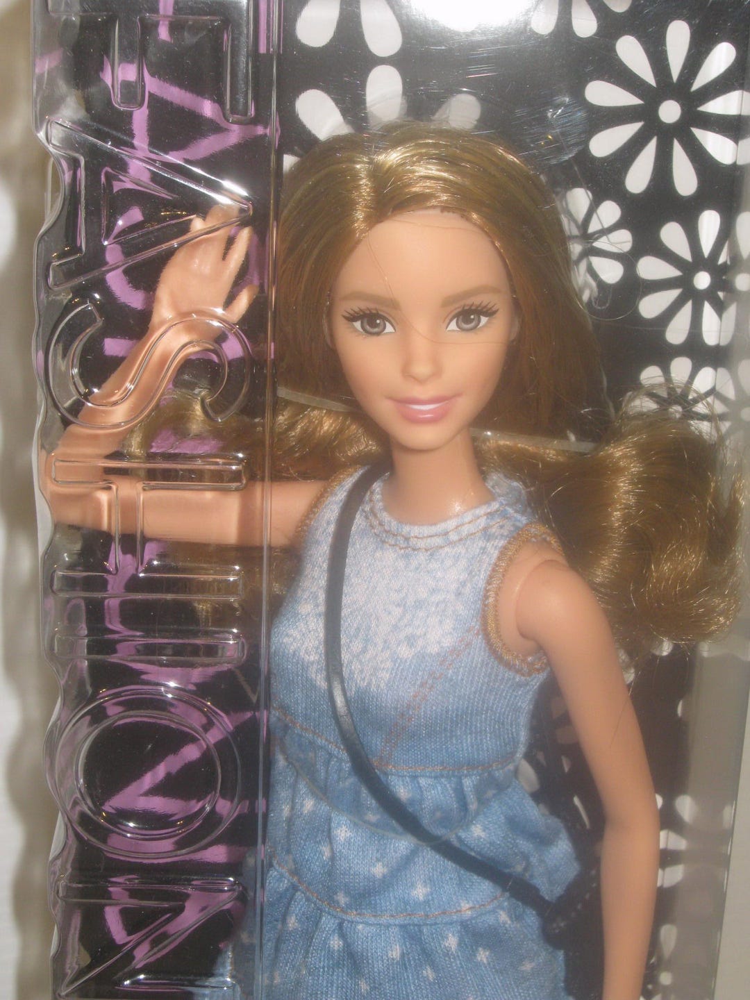 FASHIONISTAS #8 BARBIE Doll Denim N Dots Neysa NRFB Mattel *** Free ...