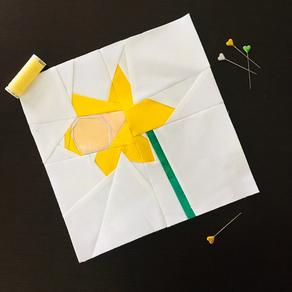 Daffodil, 9 Inch Foundation Pieced Quilt Block - Etsy