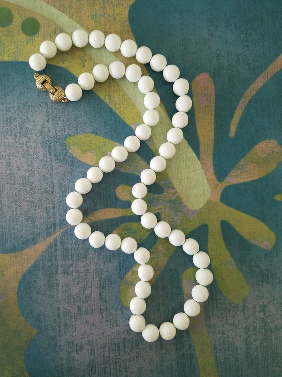 Signed Monet Vintage Faceted White Plastic Beaded Nec… - Gem
