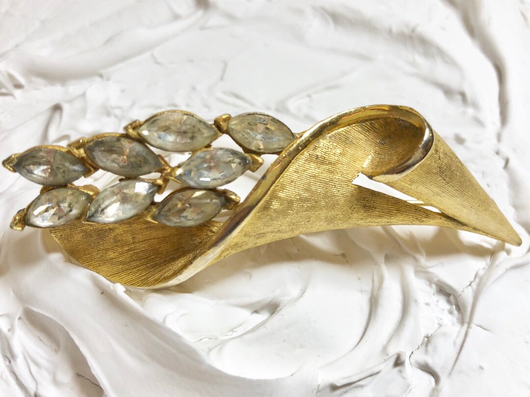 BSK Silver Rhinestone and Gold Textured Metal Curved Leaf Vintage ...