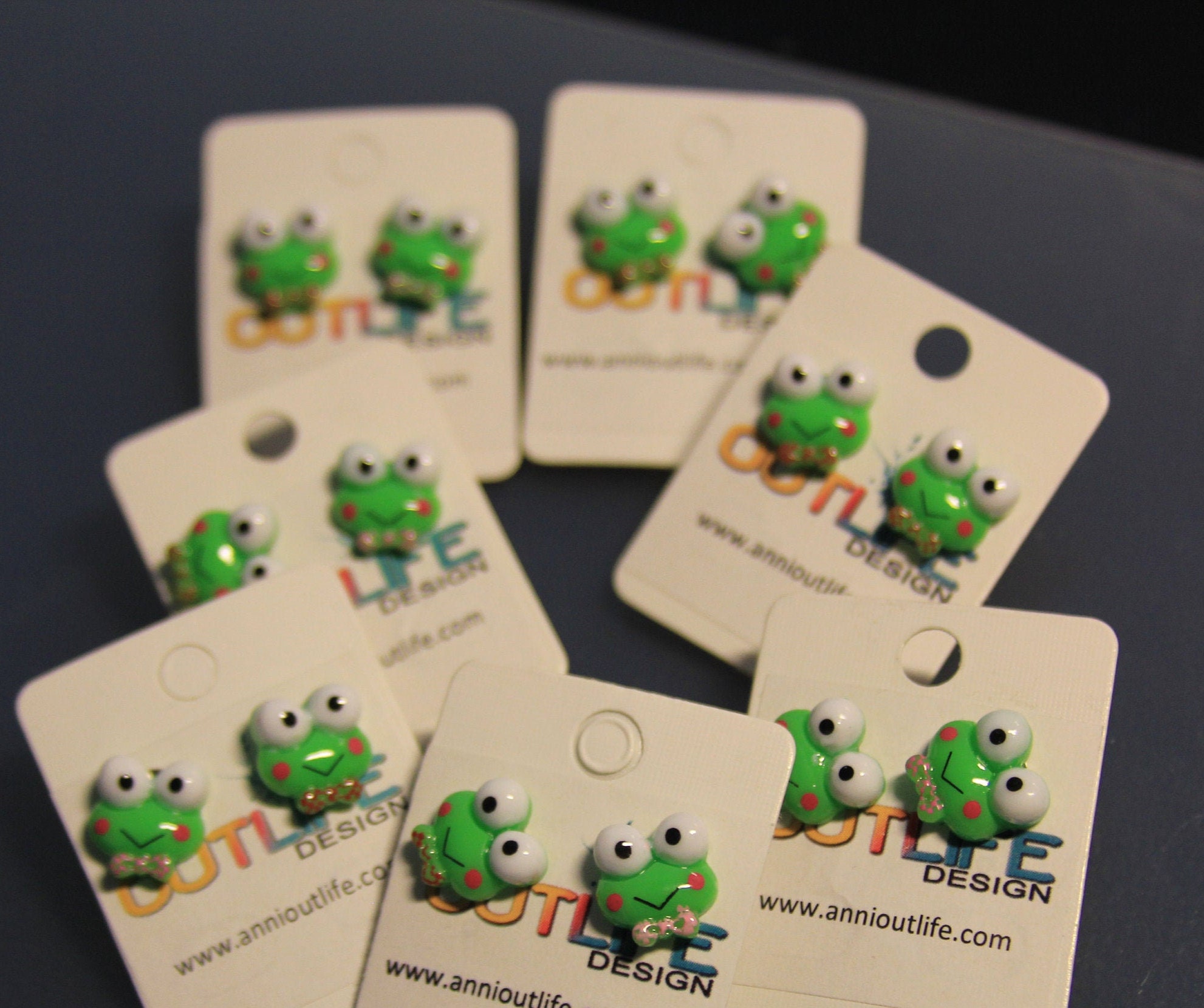 Lindo mini rana kawaii aretes. - Etsy España