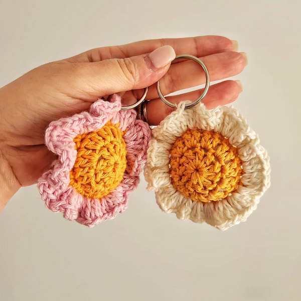 Daisy Keychain - Etsy
