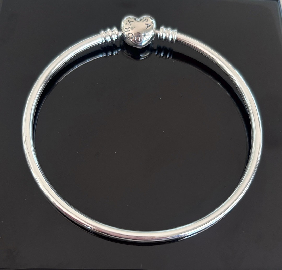 Genuine PANDORA Moments Heart Clasp Bangle 596268 Sterling Silver 19cm ...