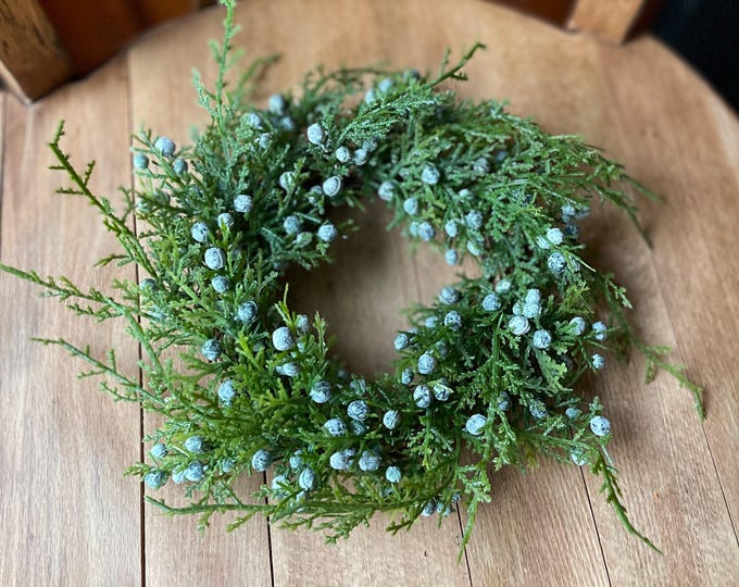 The Liza Juniper & Berry Pine Christmas Candle Ring, Winter Candle Ring ...