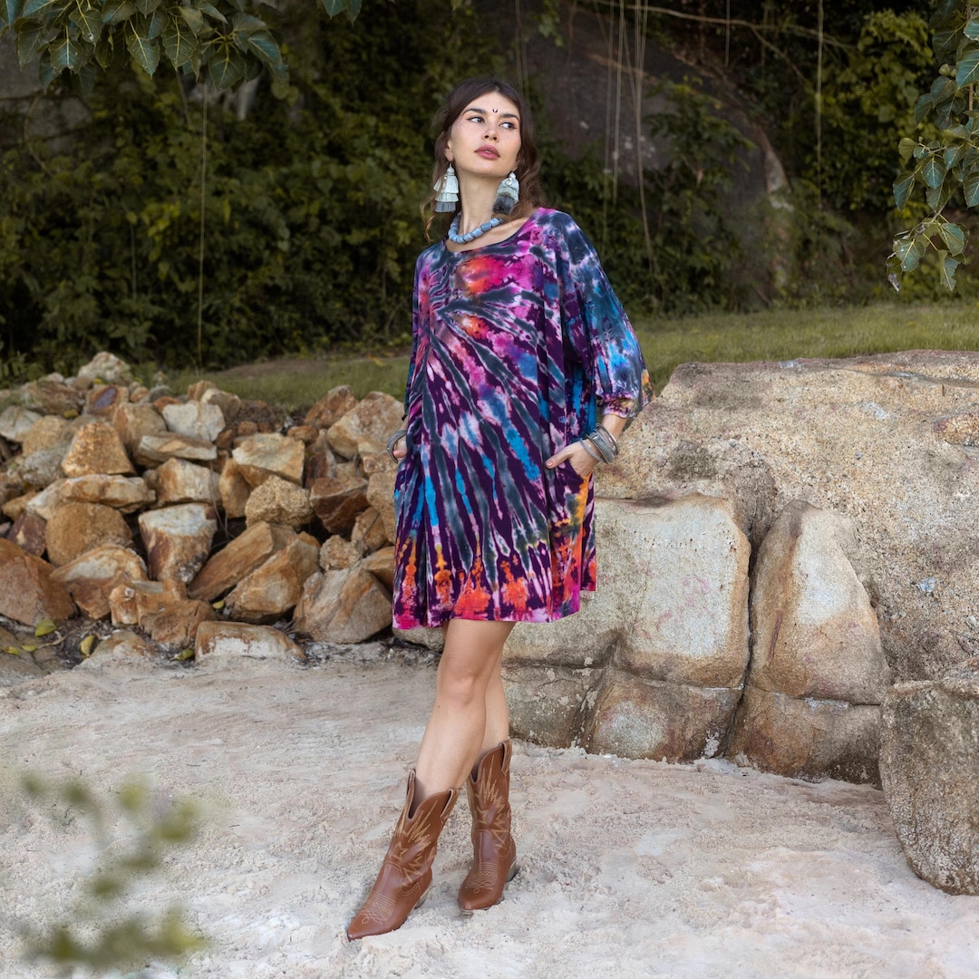 Galaxy Tie Dye Tee: Embrace Your Curves -boho-chic Masterpiece - One-of ...