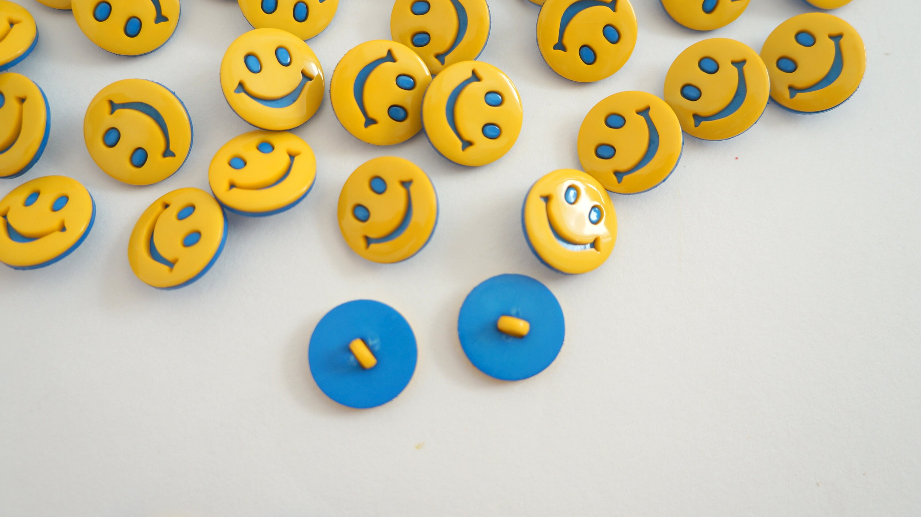 Emoji Smile Buttonsbuttons Shank 12 Pcs Setsmiley Face Shank - Etsy