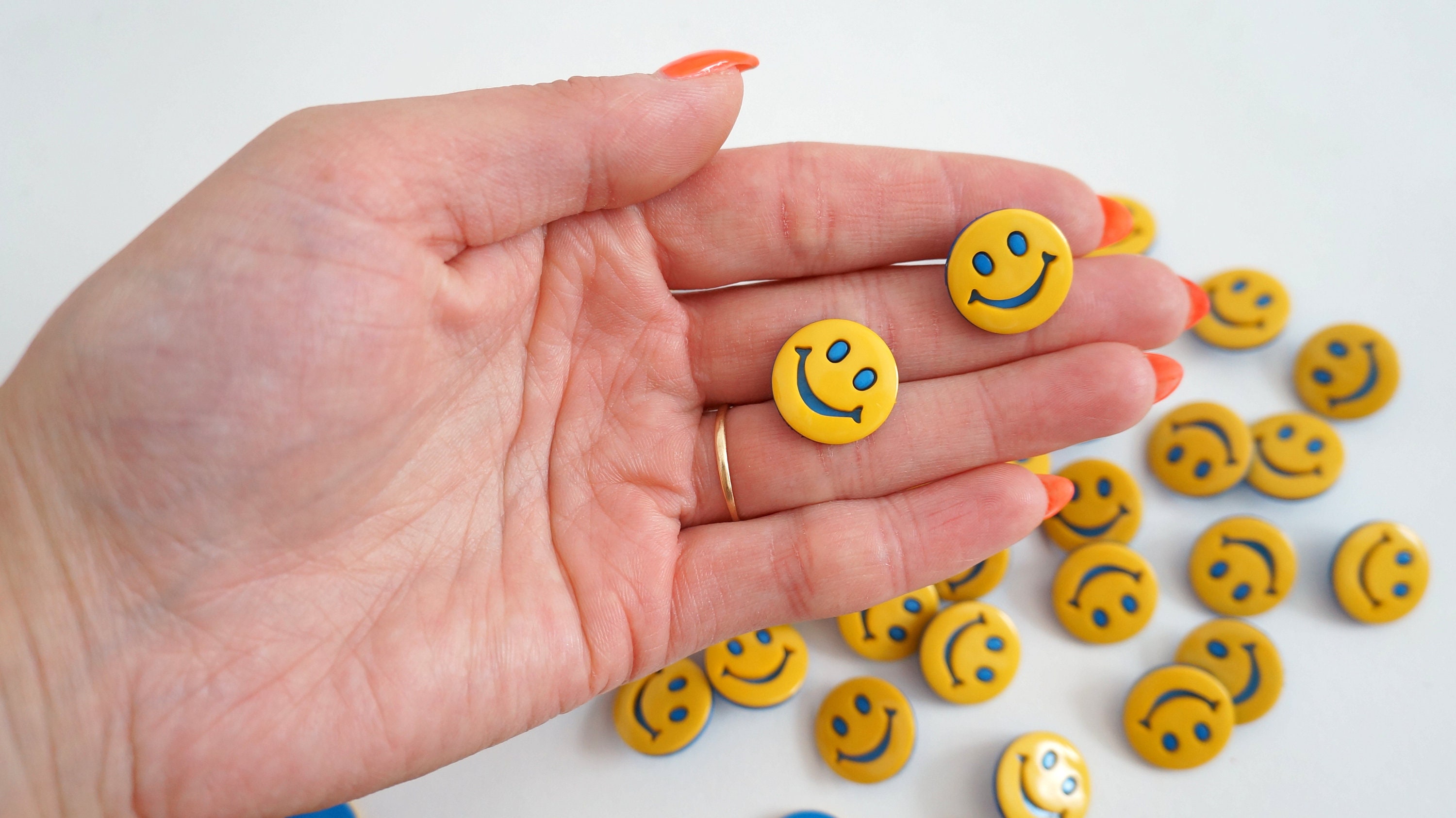 Emoji Smile Buttonsbuttons Shank 12 Pcs Setsmiley Face Shank - Etsy