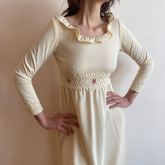 70s Ivory White Gown Crochet Applique Cummerbund Wais… - Gem