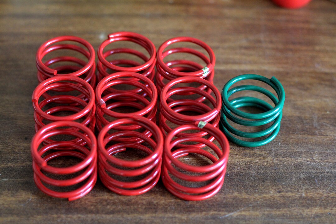 Red Wire Napkin Rings, Set of Nine + One Green - Etsy