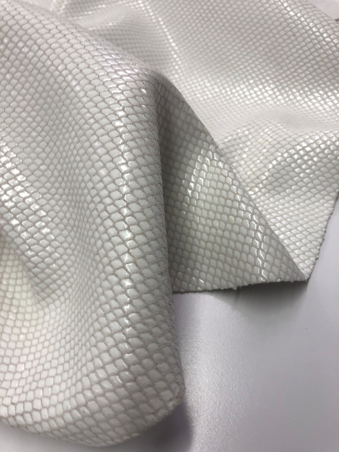 WHITE Snake 12"x24" LEATHER Scale/leather Bright Shiny Patent Look Hide ...