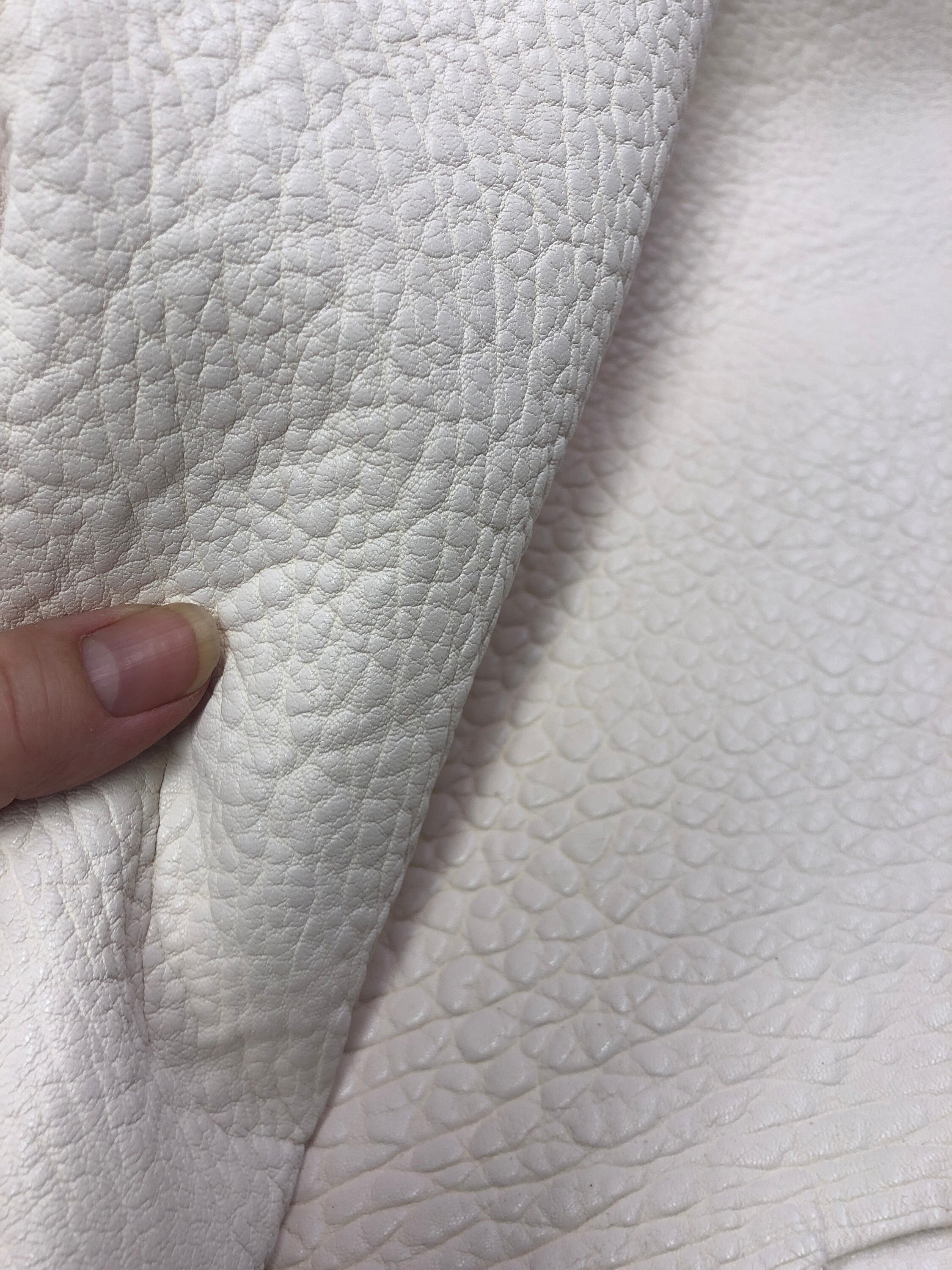 LEATHER TEXTURED Goatskin Hide, Thickness 1.2 Mm, Skin Size Average 6 ...