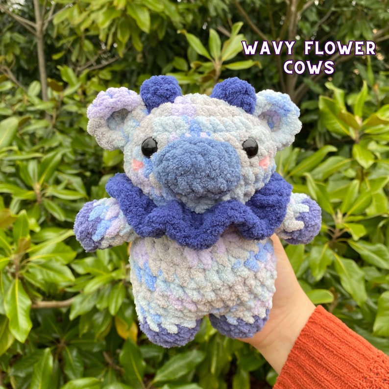 Patrón de crochet de vaca / Peluches de vaca con pequeñas flores ...