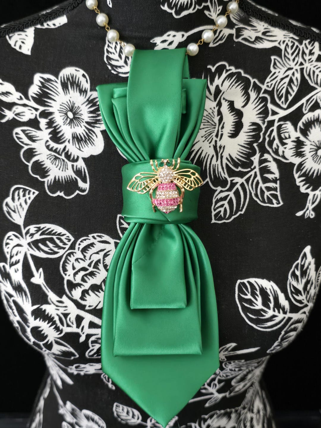 Simple but Elegant Green Silk Brooch Necktie Necklace - Handcrafted ...