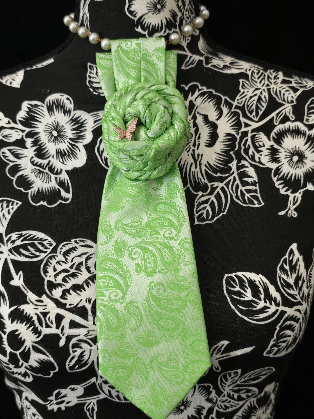 Simply Elegant Green Paisley Women's Necktie Necklace - Handcrafted Statement Jewelry - Brooch ...