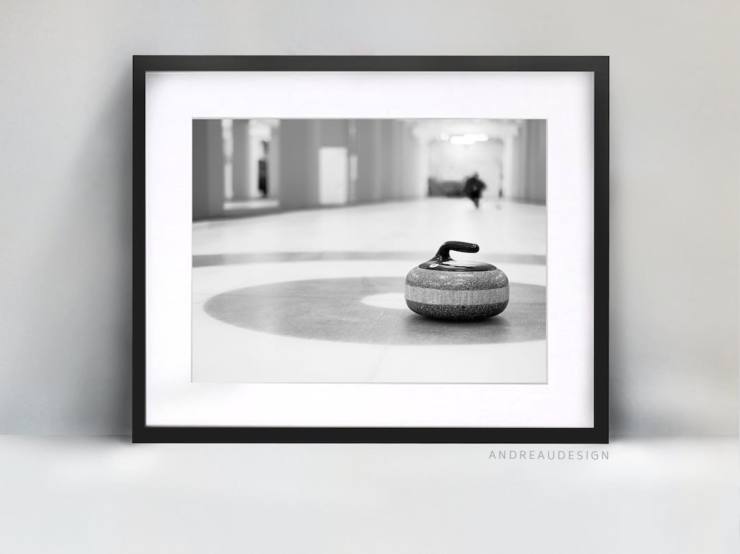 Black and White Curling Rock and Rings Printable Art, Curling Stone ...