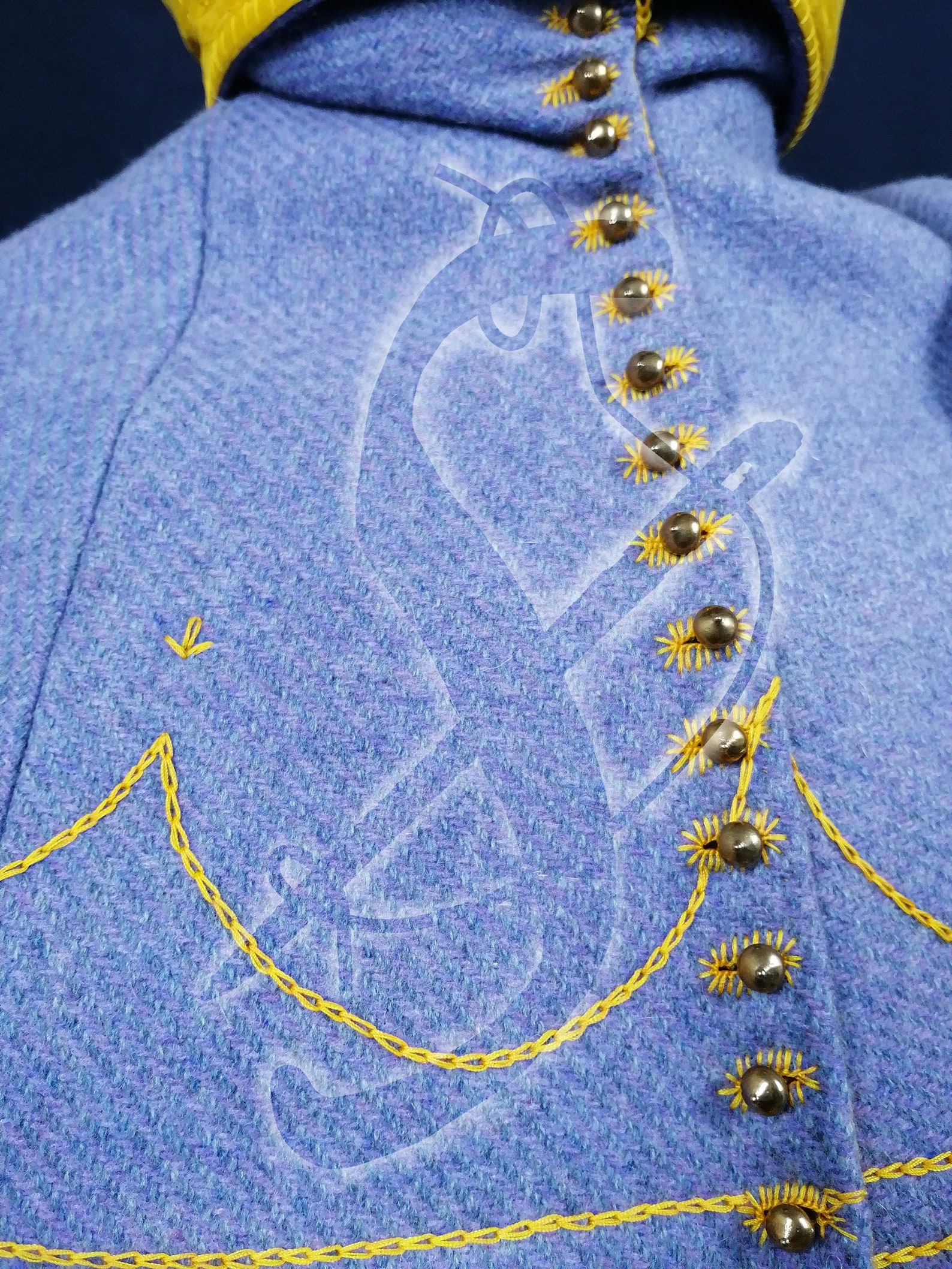 Capucha medieval con bordados hechos a mano botones de seda y - Etsy España