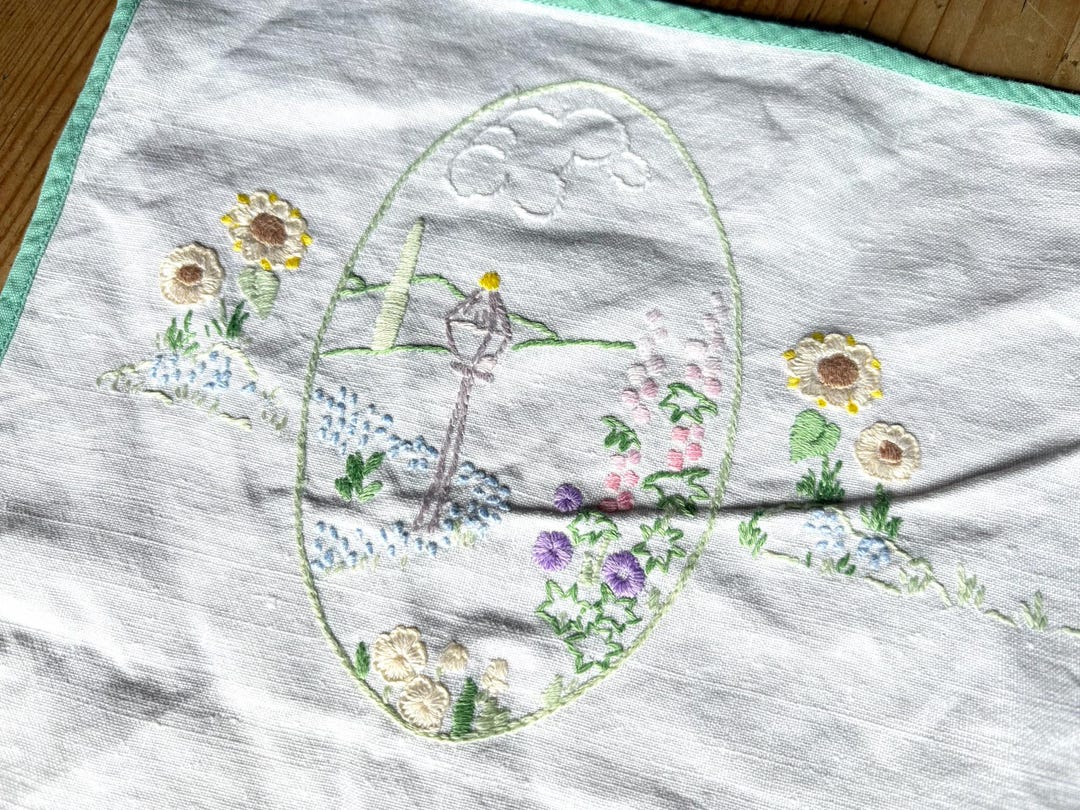 Vintage Table Centre/tray Cloth/embroidered Tray Cloth/vintage Decor ...