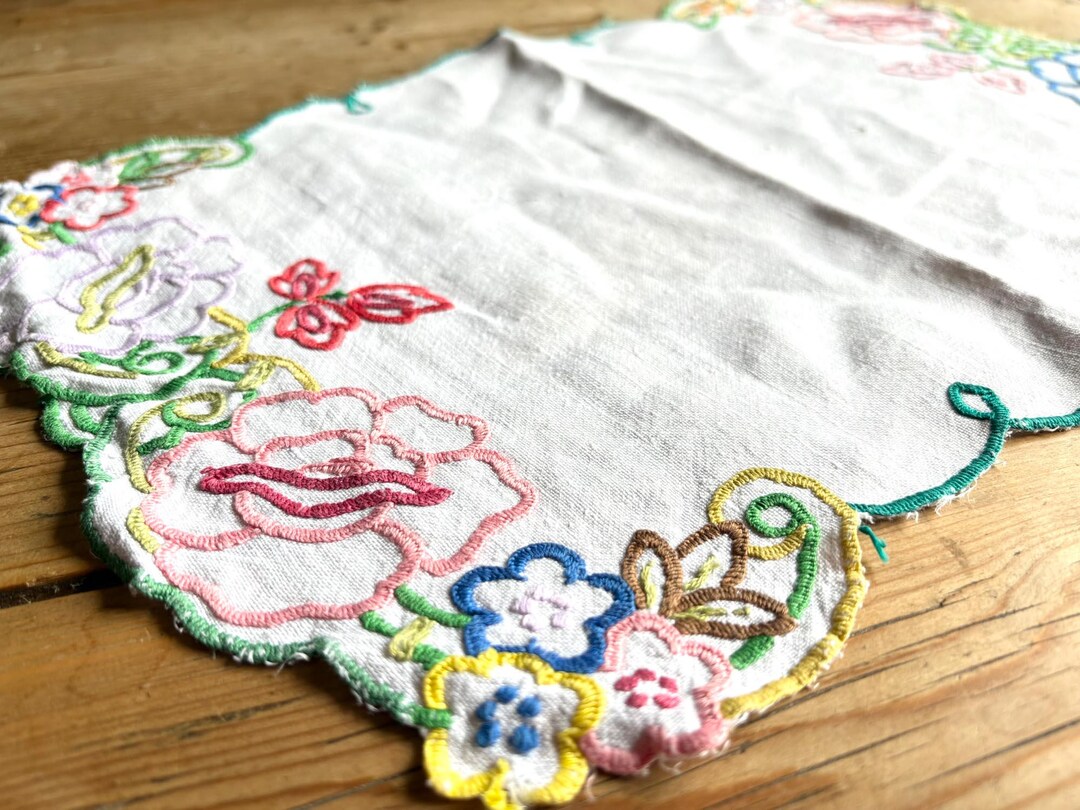 Vintage Table Centre/tray Cloth/embroidered Tray Cloth/vintage Decor ...