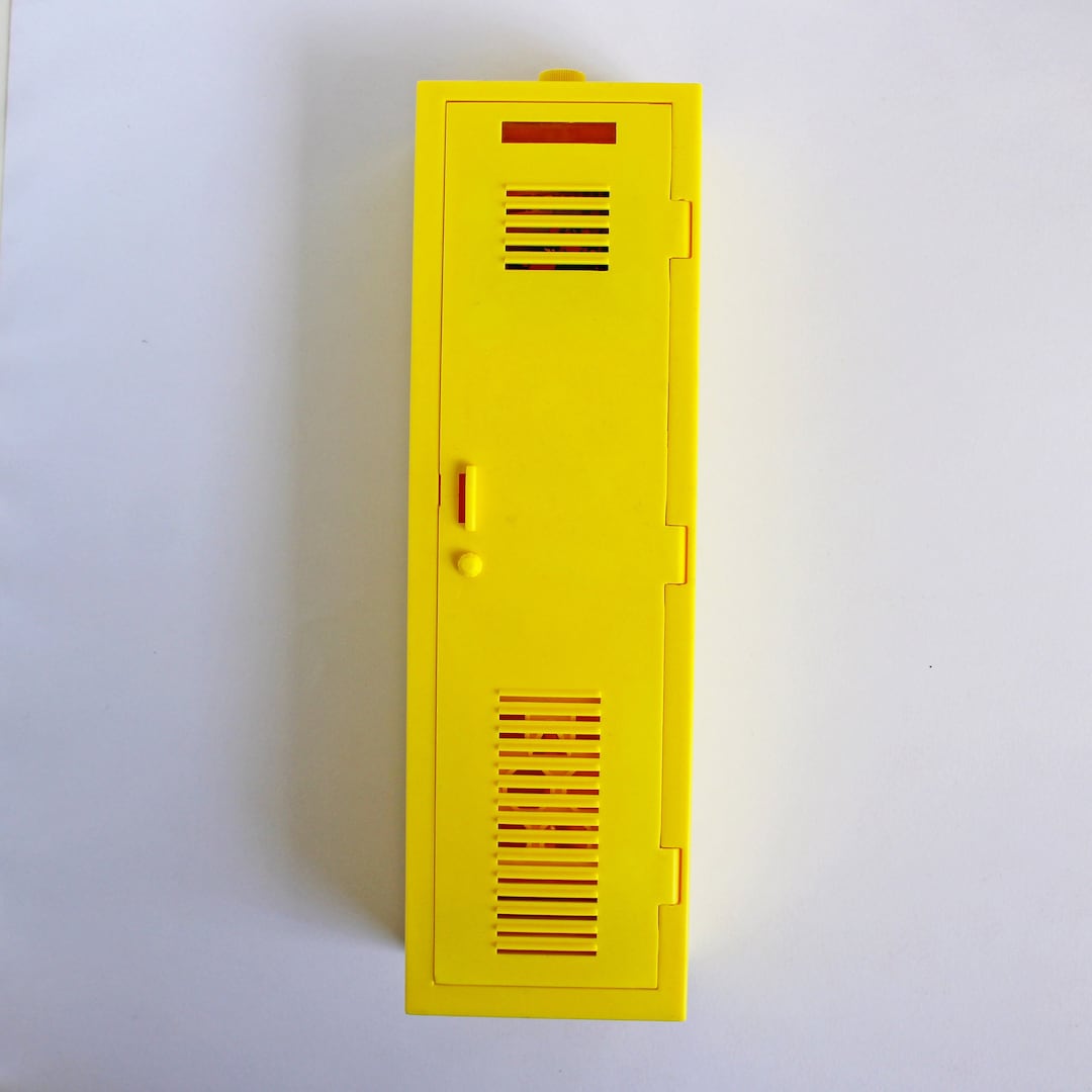 2000 Secret Messages Barbie Yellow Locker, Yellow Barbie School Locker ...