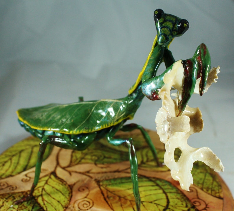 Hand Sculpted Praying Mantis Livingremains - Etsy