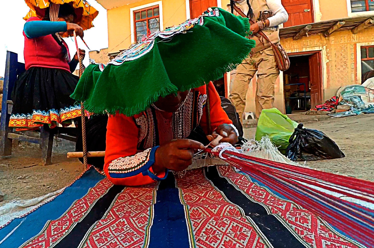 SOLIDARITY WATCH Helps PERUVIAN artisan empowerment - Etsy España