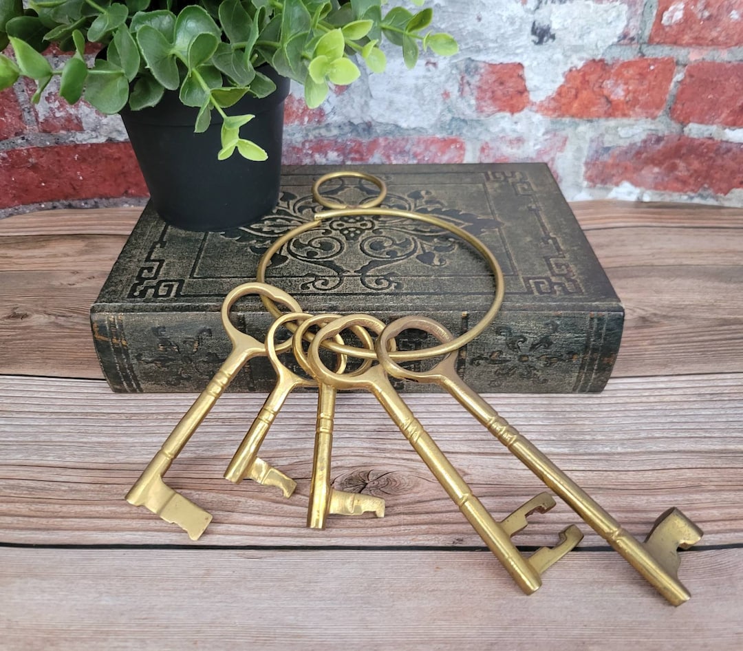 Vintage Brass Key Ring With 5 Keys. - Etsy