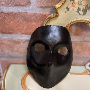 Moreta Venetian Mask, Carnival Mask, Handmade in Papier-mâché - Etsy