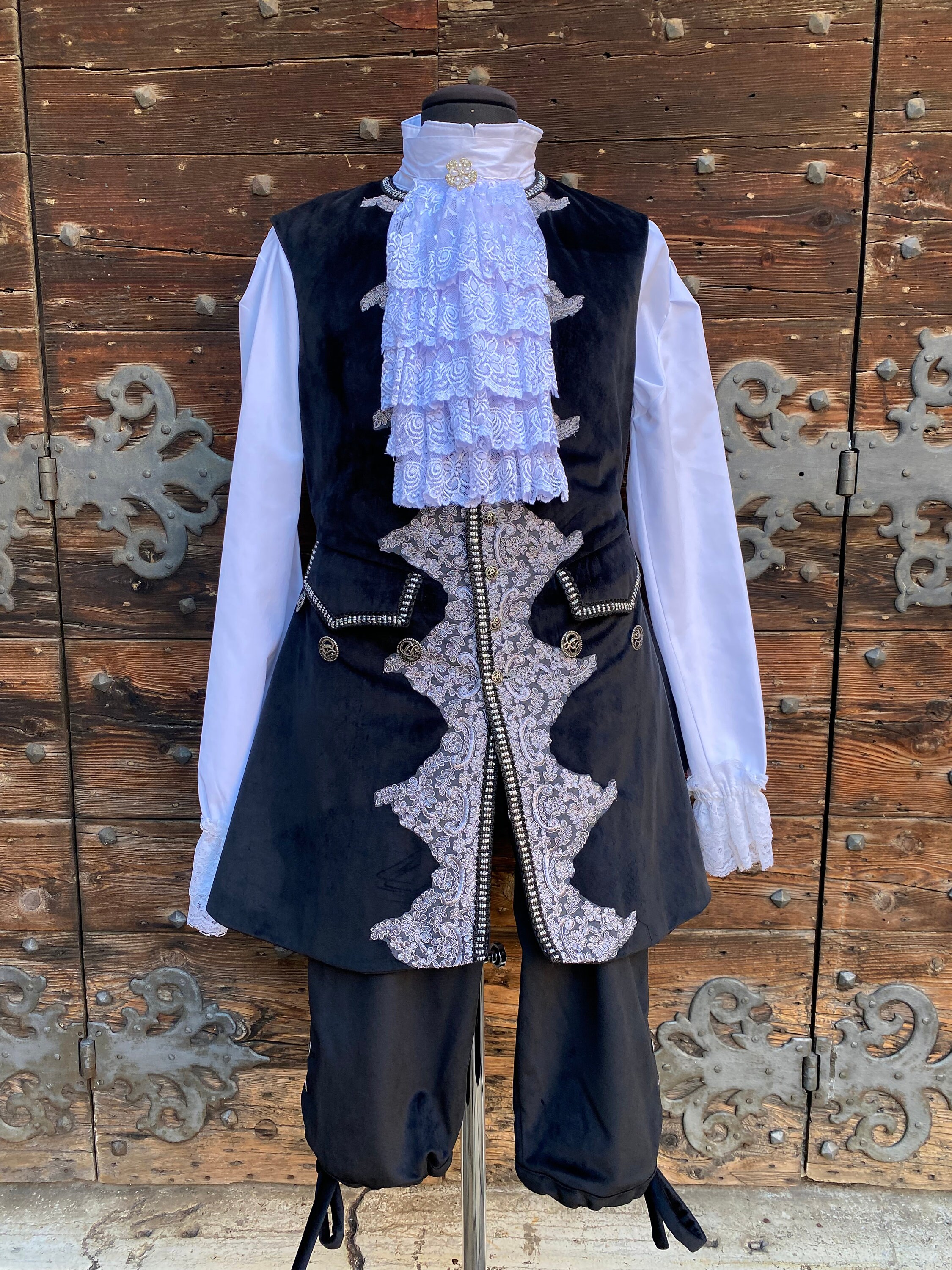 Historical Costume From the 1700s for Men, 18th Century Period Costume ...