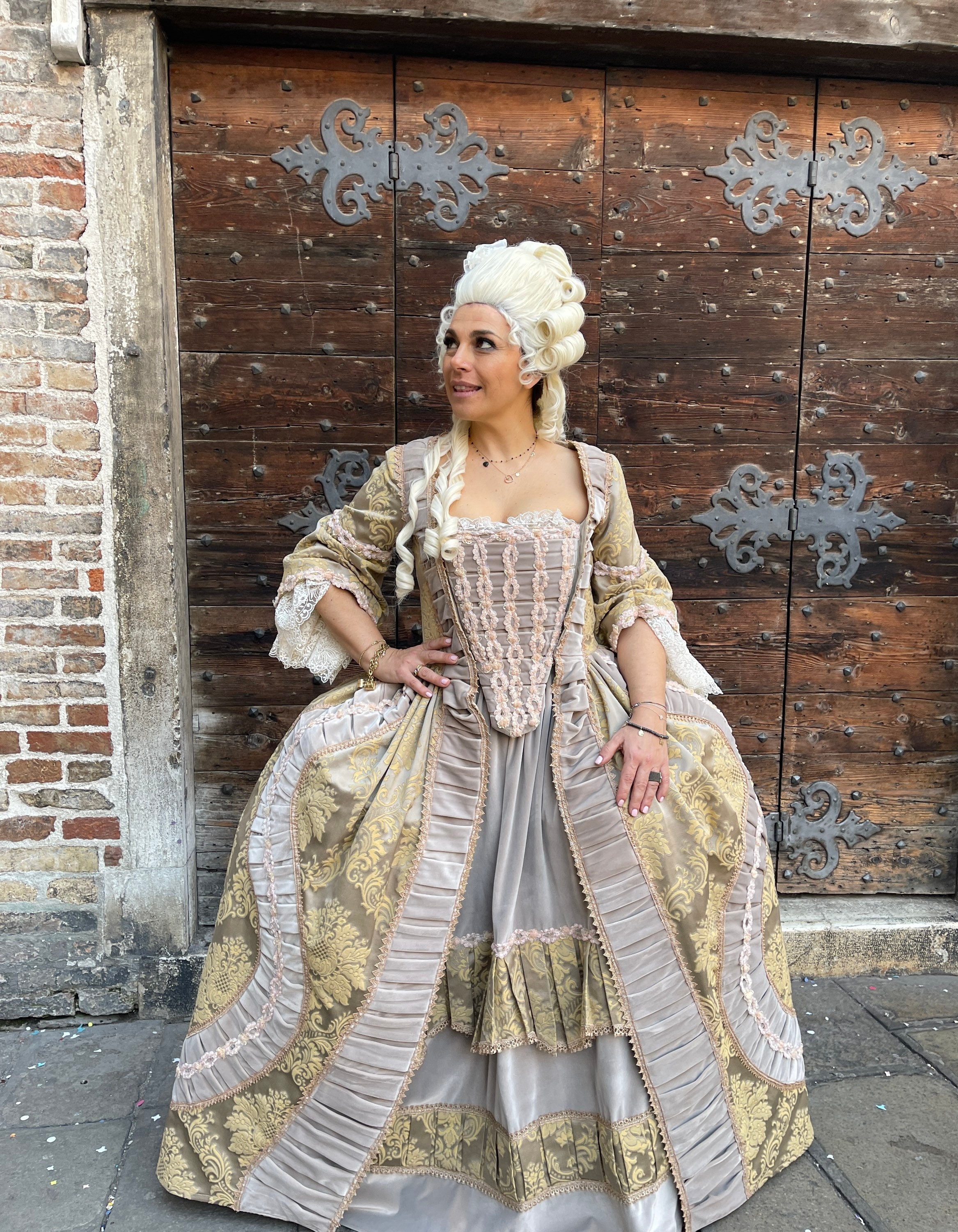 Historical Costume From the 1700s, for Women, 18th Century Costume ...
