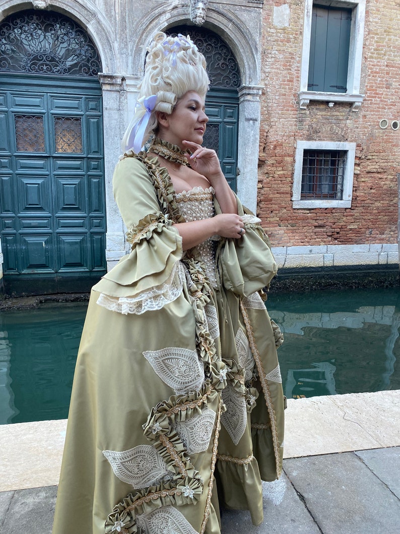 Historical Dress From the 1700s, Period Costume for Women, 18th Century ...