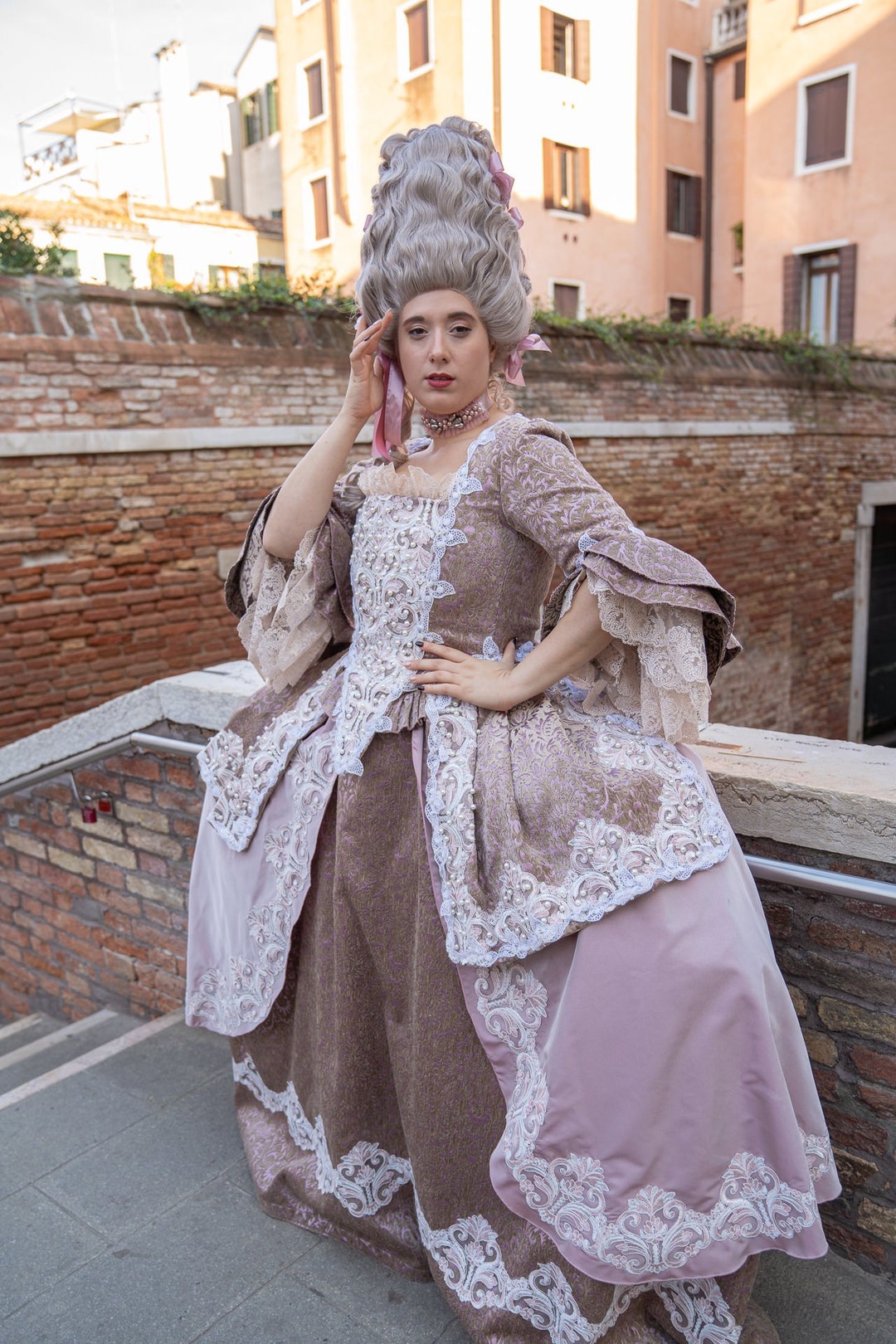 Historical Costume From the 1700s for Women, 18th Century Period ...