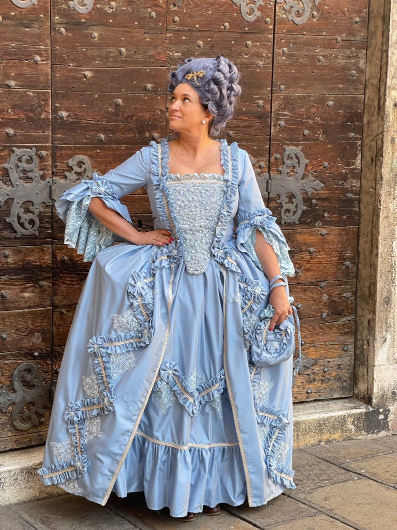 Historical Costume From the 1700s for Women, 18th Century Period ...