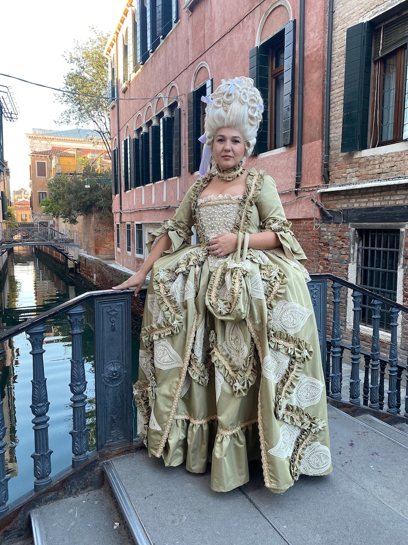 Historical Dress From the 1700s, Period Costume for Women, 18th Century ...